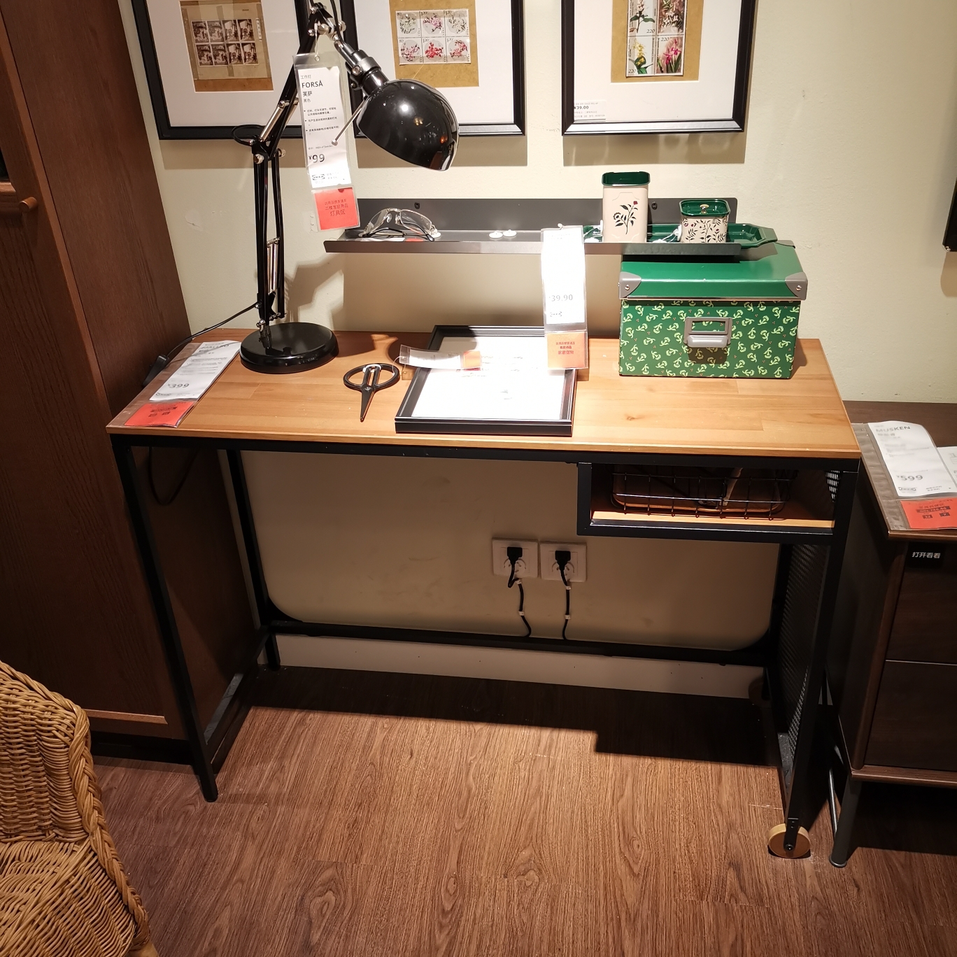 耶伯 writing desk from ikea